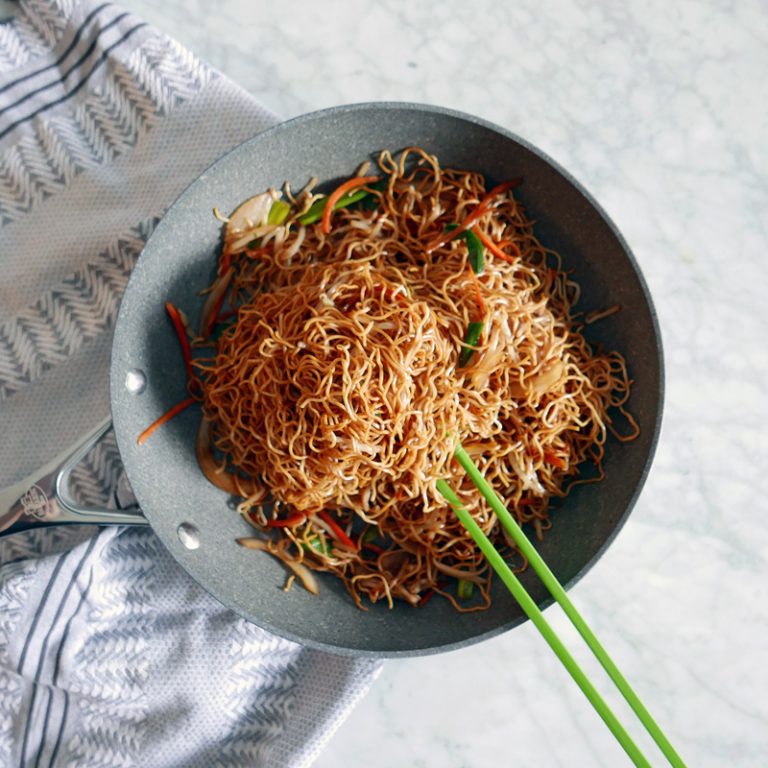 Chinese Pan Fried Supreme Soy Sauce Noodles 豉油皇炒麵 - Nomss.com
