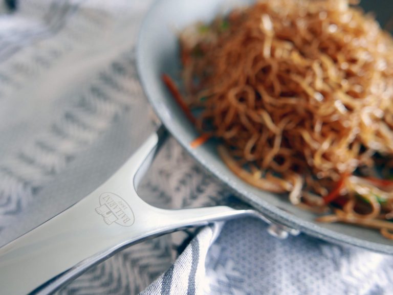 Chinese Pan Fried Supreme Soy Sauce Noodles 豉油皇炒麵 - Nomss.com