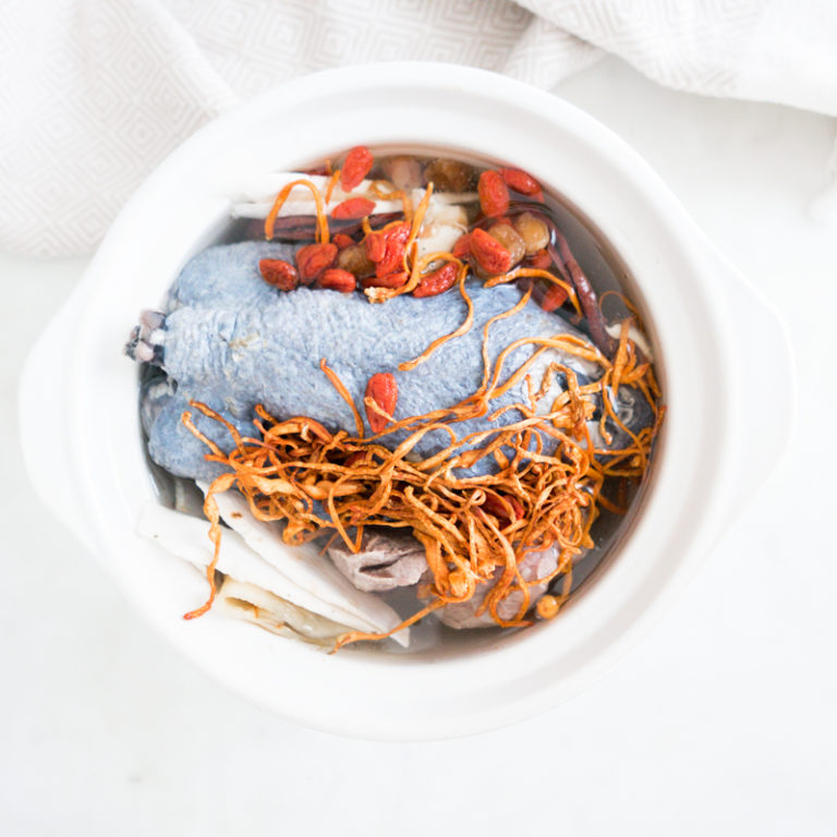 SILKIE CHICKEN CORDYCEPS FISH MAW CONCH SOUP 蟲草花花膠响螺煲烏雞湯 - Nomss.com