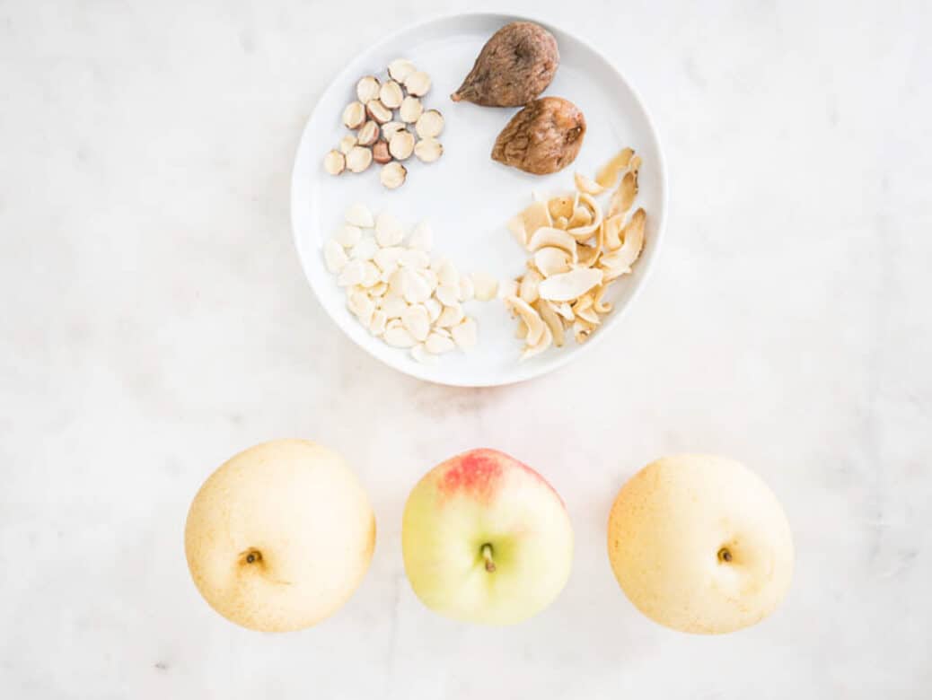 Chinese Apple Snow Pear Soup (Easy) 蘋果雪梨無花果瘦肉湯 - Nomss.com