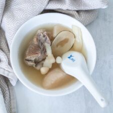 Chinese Apple Snow Pear Soup (Easy) 蘋果雪梨無花果瘦肉湯 - Nomss.com