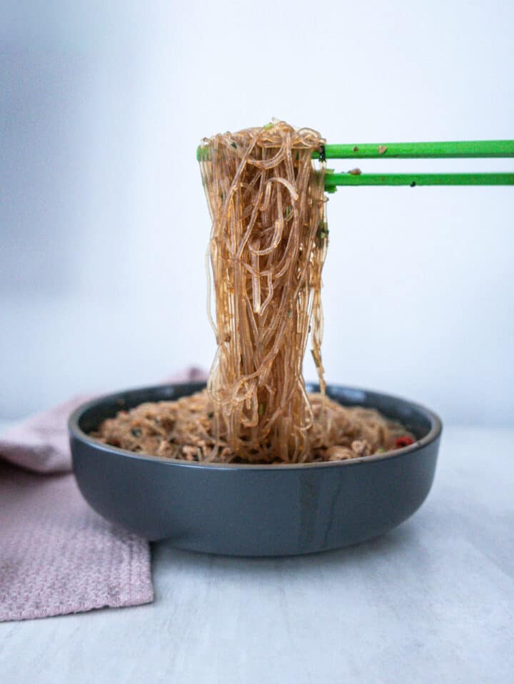 Ants Climbing Up A Tree 螞蟻上樹 - Nomss.com