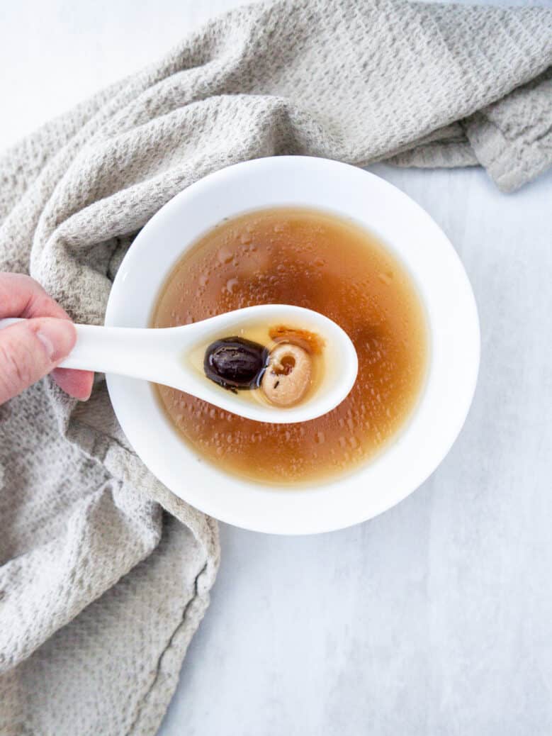 Chinese Herbal Silkie Chicken Soup 淮山紅棗杞子竹絲雞湯 - Nomss.com