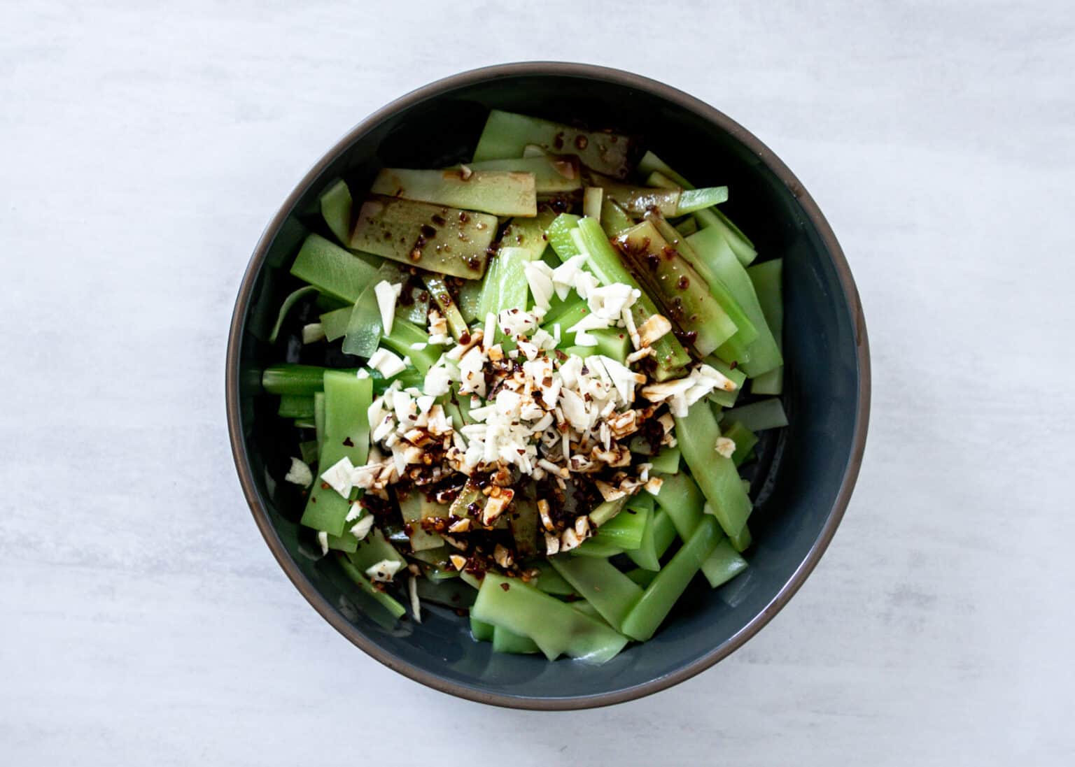 Best Chinese Spicy Celtuce Stem Salad Recipe 酸辣涼拌萵筍 - Nomss.com