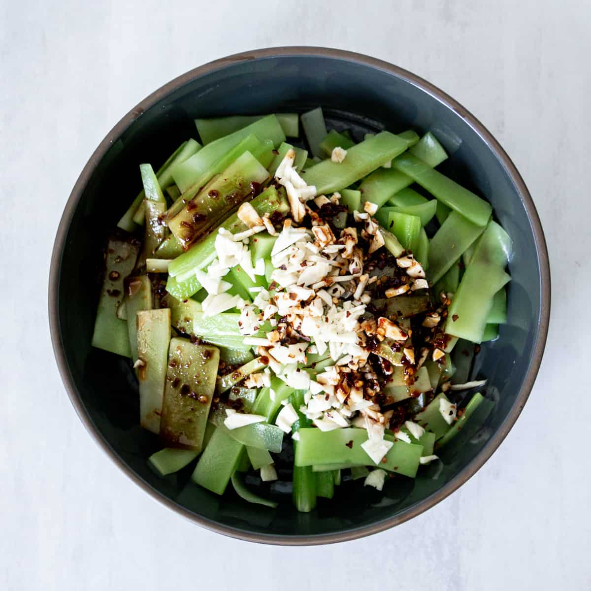 Best Chinese Spicy Celtuce Stem Salad Recipe 酸辣涼拌萵筍 - Nomss.com