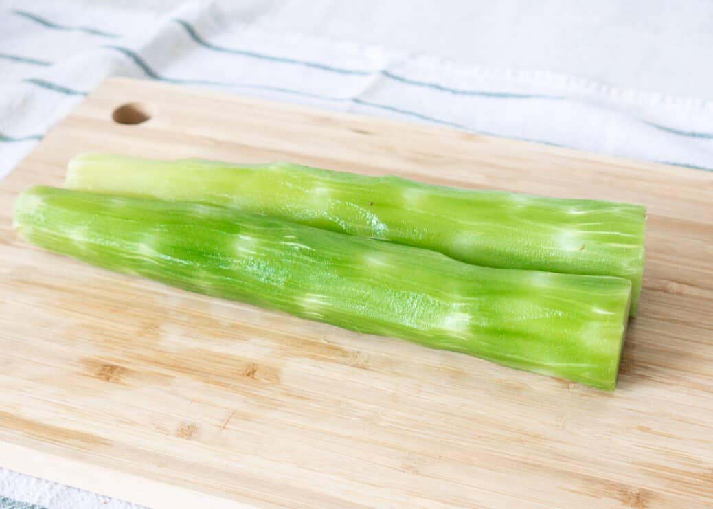 Best Chinese Spicy Celtuce Stem Salad Recipe 酸辣涼拌萵筍 - Nomss.com