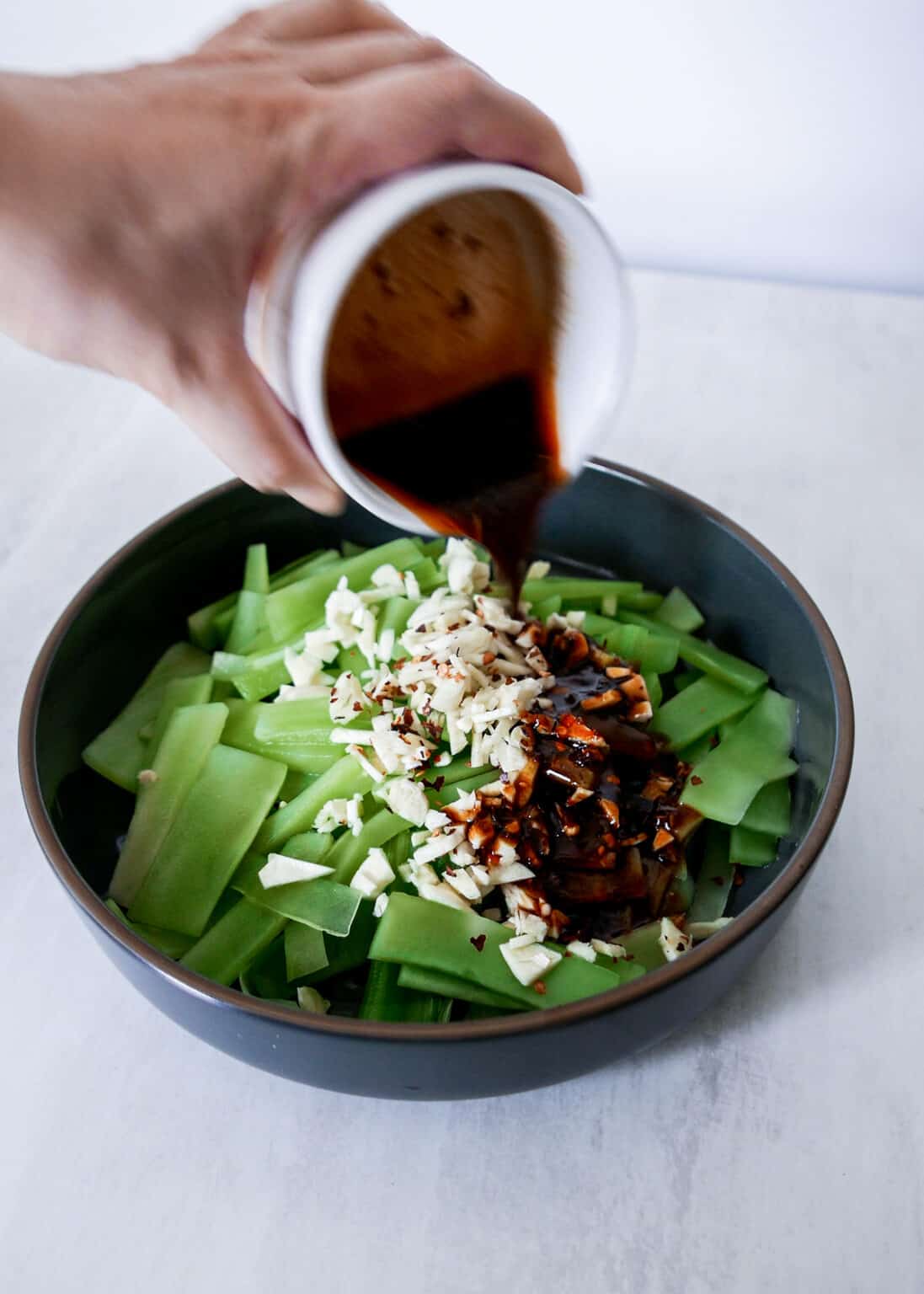 Best Chinese Spicy Celtuce Stem Salad Recipe 酸辣涼拌萵筍 - Nomss.com