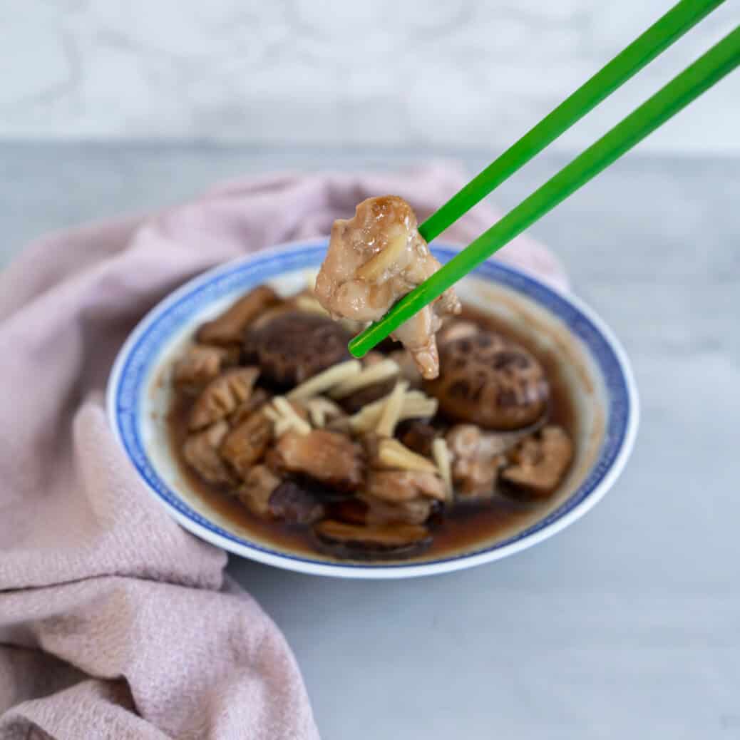 Chinese Steamed Chicken With Shiitake Mushrooms 冬菇蒸雞 - Nomss.com