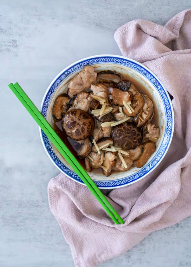 Chinese Steamed Chicken With Shiitake Mushrooms 冬菇蒸雞 - Nomss.com